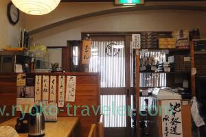 [Takamatsu] Udon and octopus tempura at Udon bou Honten (うどん棒本店 ...